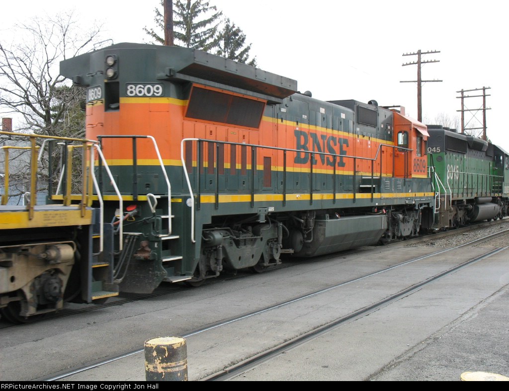 BNSF 8609